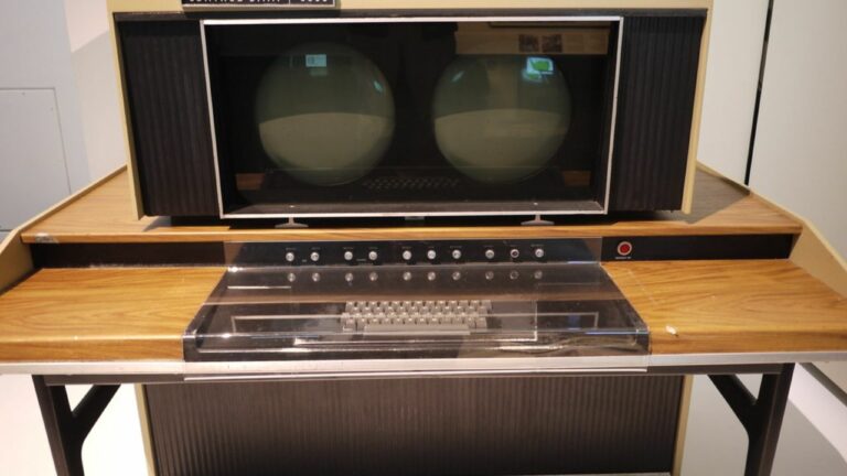 10 Oldest Computers In The World - Teronga