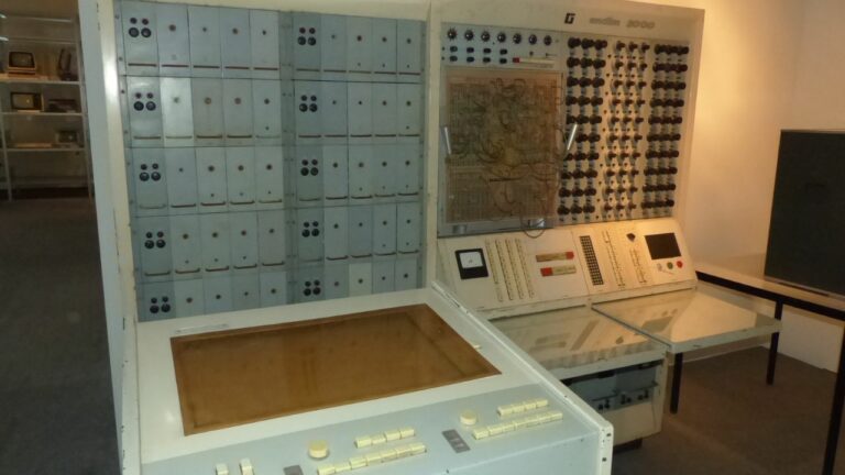 10 Oldest Computers In The World - Teronga