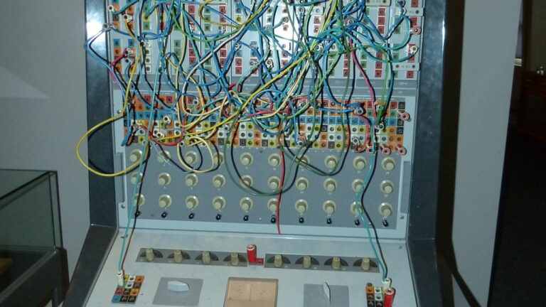 10 Oldest Computers In The World - Teronga